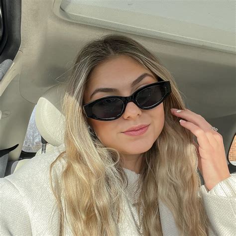 Elly Mae Backhursts Amazon Page