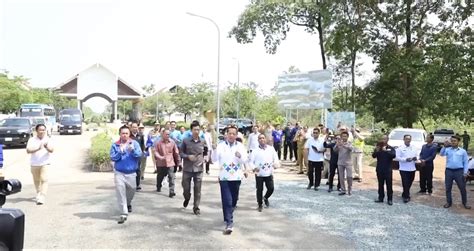 សូមទស្សនា វីដេអូនិងរូបភាព “ព្រះអគ្គិជ័យកីឡា” បានដង្ហែរមកដល់មាតុភូមិកម្ពុជាយើងហើយ សារព័ត៌មាន