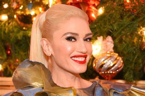 Gwen Stefani Ramps Up Sex Appeal In Thigh Grazing Mini Daily Star