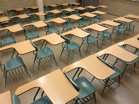 Free Picture School Classroom Empty Desks