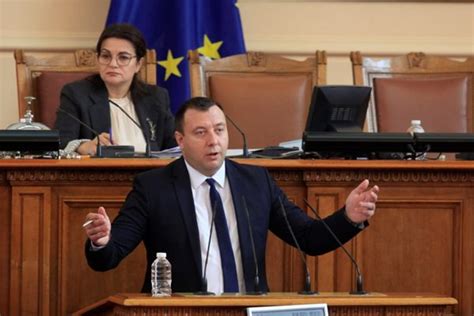 Депутатът Петър Петров от Възраждане наказан нарече колегите си