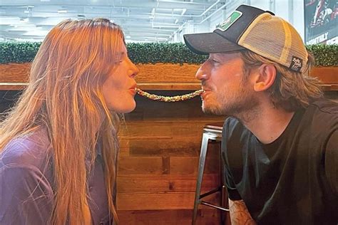 Bella Thorne Goes Instagram Official With New Boyfriend This Sexy