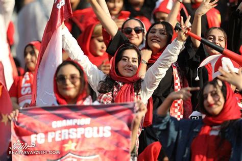 دختران پرسپولیسی روی فحاشی آقایان بوق گذاشتند مادر استقلالی وسط