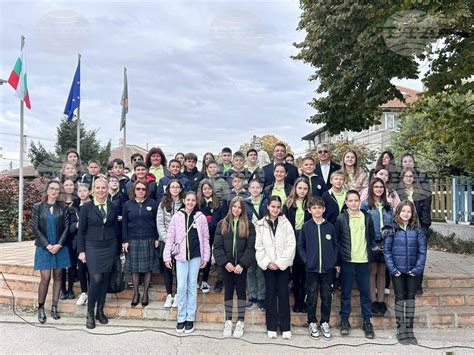 Най старото училище в Силистра отбеляза патронния си празник Утро