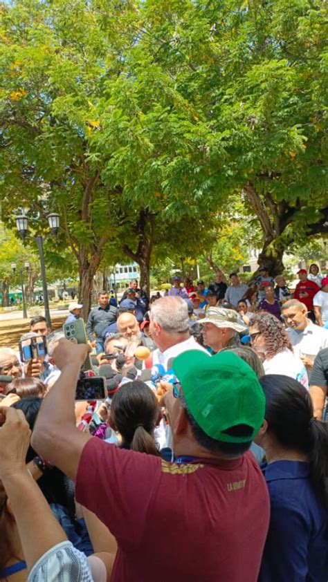 Gobernador Luis Caldera Entrega Nueve Ambulancias Para El Sistema