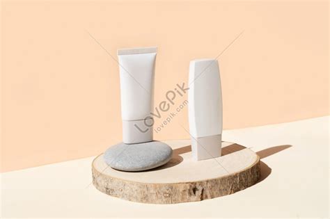 그림자 오버레이가 있는 중립 베이지색 배경에 두 개의 튜브가 있는 최소 현대 화장품 디스플레이 최소 제품 디스플레이 사진 사진 무료 다운로드 Lovepik