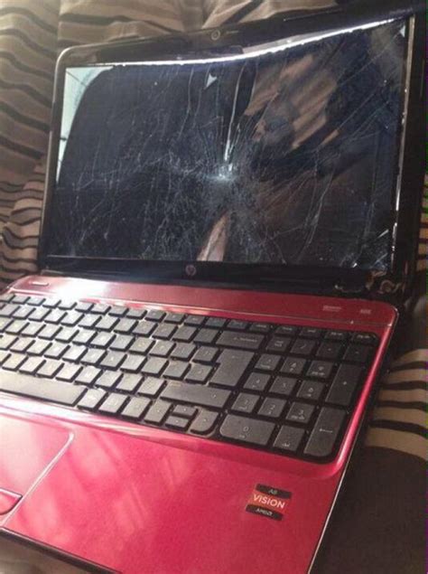 Laptop Mu Se Smrznuo Dok Je Gledao Porni E A Mama Je Pokucala Njegovo Rje Enje Bilo Je