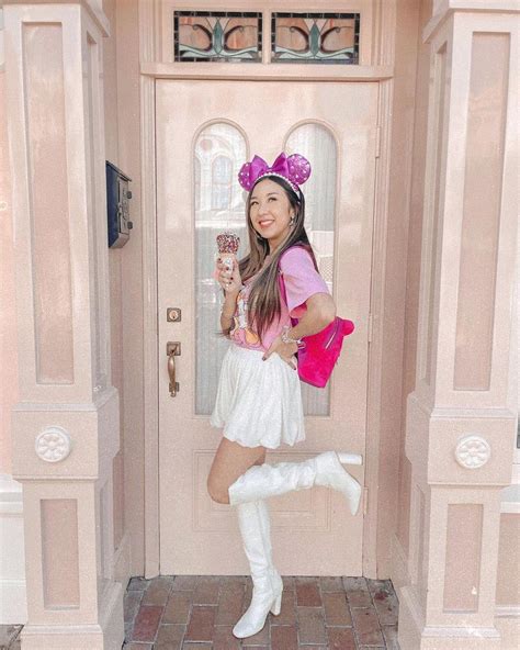 Castle Cutie R Hotgirlsatdisneyland