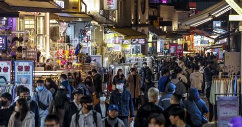 수능 끝 북적이는 홍대거리