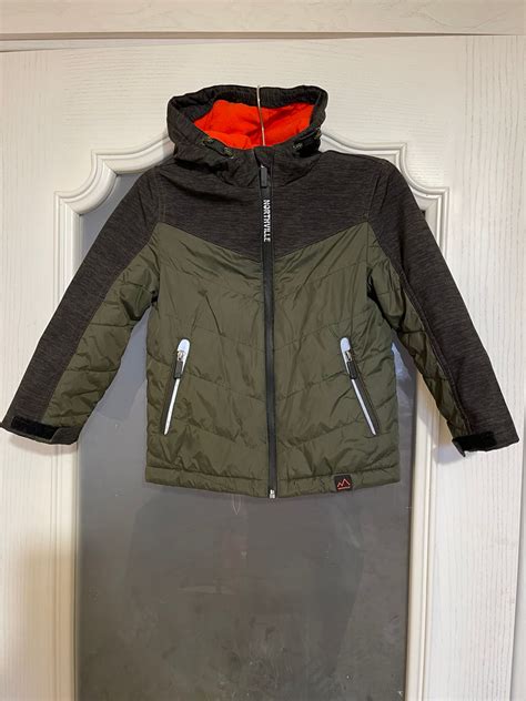 Продам куртку б у осень зима 110 116 см