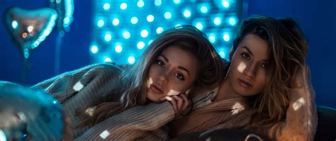 Download Wallpaper Lights Long Hair Photo Couple Lips Face Models