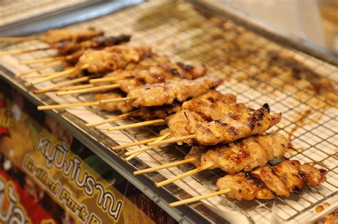 ศูนย์การค้า เอ็ม บี เค เซ็นเตอร์ เชิญทุกท่านมาเดินชิลฟีลงานวัด กับงาน Thai Festa Lets Join Loy