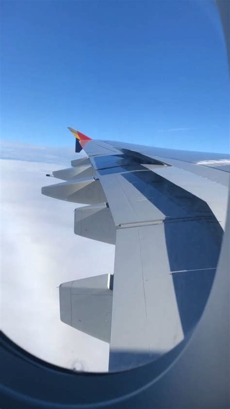 飛機機翼從窗口的視圖 · 免費圖庫影片