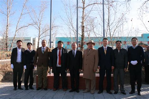 Монгол улсын төрийн далбаа Аймгийн туг Дархан сумын туг далбааг мандуулах ёслол боллоо