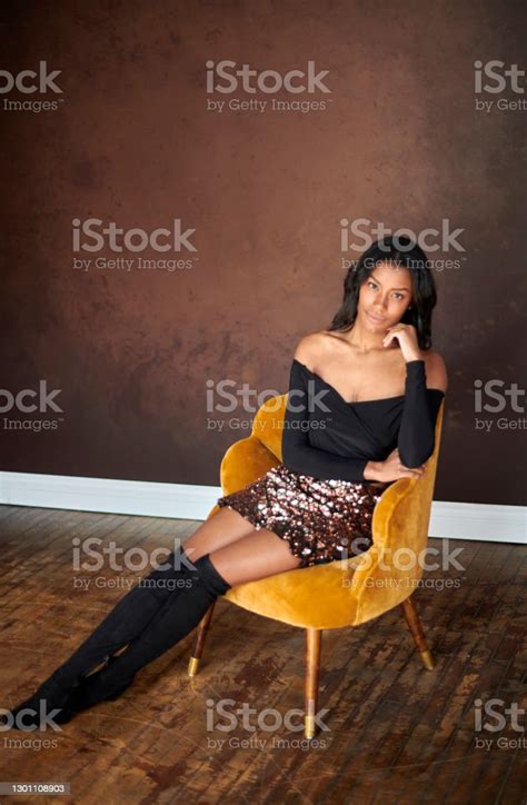 멋진 젊은 아프리카 계 미국인 여자 스튜디오에서 패션 모델 20 24세에 대한 스톡 사진 및 기타 이미지 20 24세 건강한 생활방식 검은색 Istock