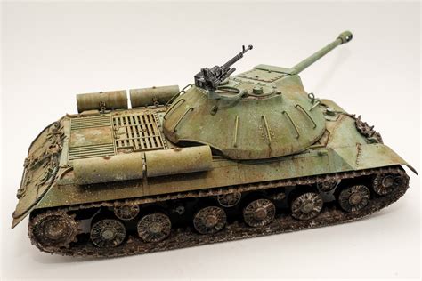 Tamiya 1/35 Russian Heavy Tank Stalin JS3 – Out There