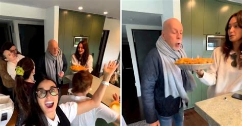 데미 무어 전 남편 브루스 윌리스 68번째 생일 파티 참석 당신·당신 가족 모두 사랑해”