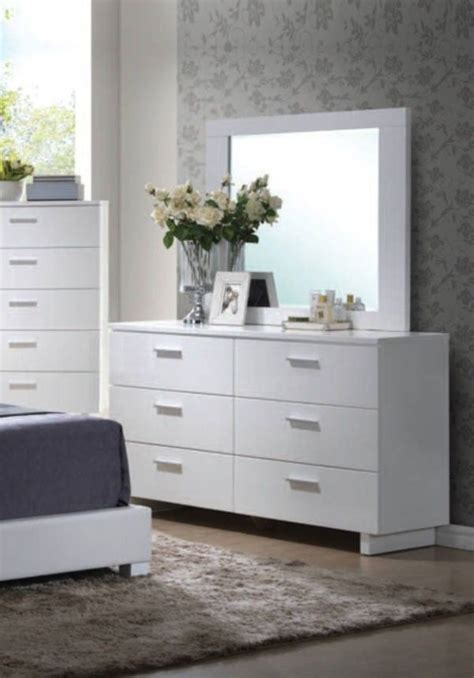 Acme Furniture Lorimar Dresser With Mirror Set In White 22635 34
