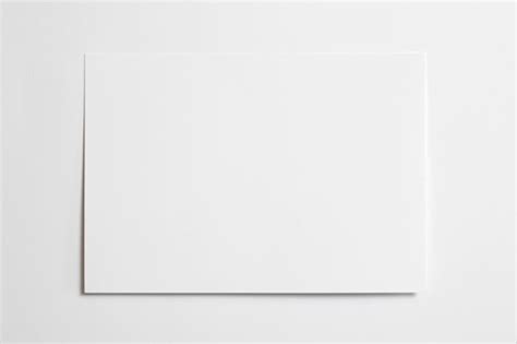 그래픽 디자이너 프리젠 테이션 포트폴리오 등을위한 템플릿으로 흰색 종이 배경에 격리 된 부드러운 그림자 테이프가있는 빈 수평 사진 프레임 10 X 15 크기 0명에 대한