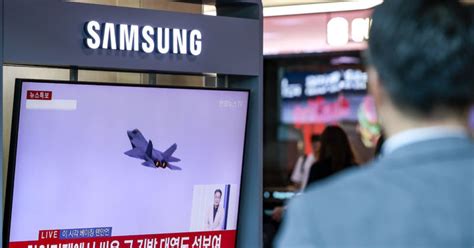 중계되는 중국 전승절 열병식