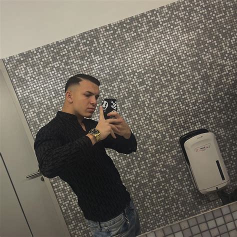 Dominik Sasok Nem Repülnek Verebek Között🦅 Facebook