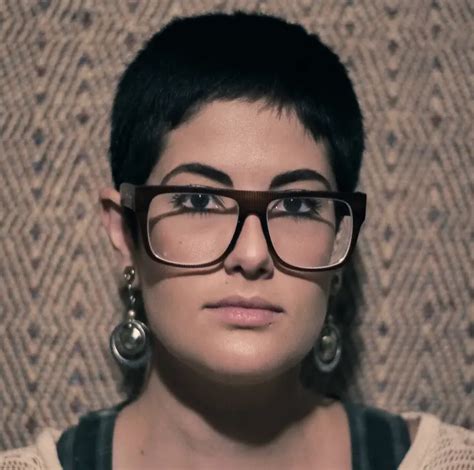 Julia Zulian · Documentários De Impacto Social