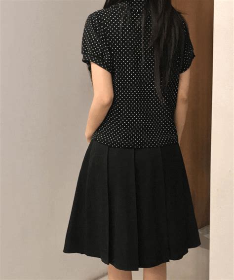 테디 플리츠 미디 스커트 에이블리