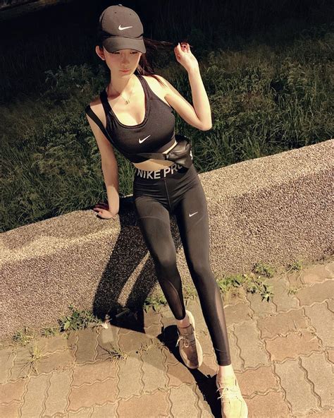 Taichung سانتی متر دختر داغ پا داغ پای ابریشم سیاه و سفید سکسی همه را مجذوب خود کرد چشم