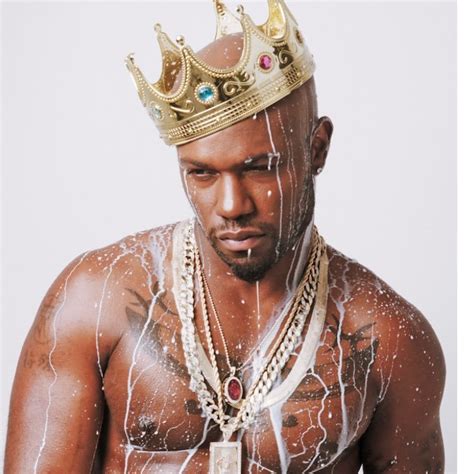 Pice Company Rapper Milan Christopher Dotad O Posa Pelado Para Revista Americana