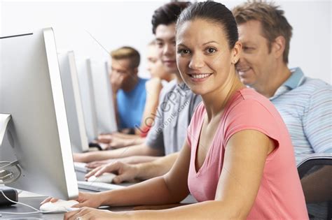 Group Of Babes In Computer Class Picture And HD Photos Free Download On Lovepik