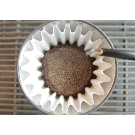 뜨거운 물을 부어 커피를 불리는 과정 블루밍 을 아시나요 ⠀ 긴 기다림 끝에 하나 둘 피어나는 봄꽃처럼 ⠀ 맛있는 한 잔의 커피를 위해 아름답게 부풀어 오르는 커피