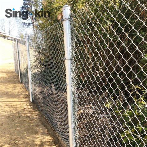 Galvanized Diamond Wire Mesh Fence Chain Link Cyclone Wire Fencing For