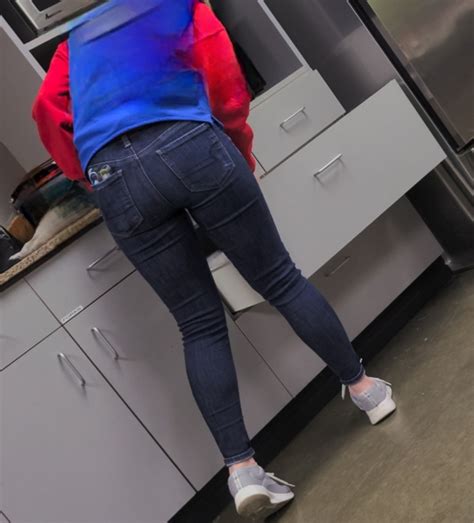 Amazing Booty In Super Tight Jeans Tight Jeans Forum
