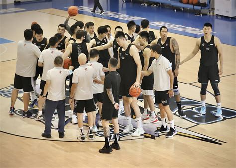 组图：北京首钢举行公开训练 丘天苦练勾手 搜狐大视野 搜狐新闻