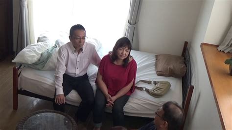 夫婦交換会 2 愛情はあるのにマンネリ気味で刺激が欲しい初対面の中年夫婦同士がホテルの一室で自慢の妻の 321681 人気av女優観察日記 無料アダルト動画大全集