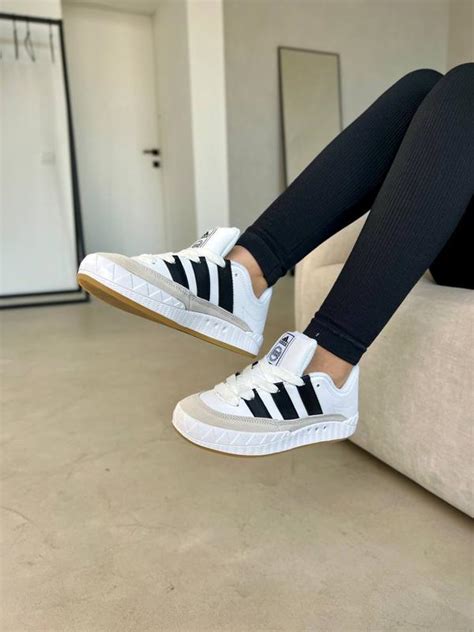 Adidas Adimatic — ціна 2400 грн у каталозі Кросівки Купити жіночі речі за доступною ціною на