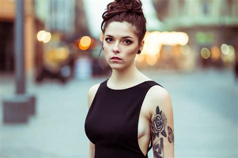 40 Sideboob Wallpapers