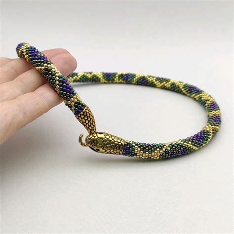 Колье чокер Змея жгут из бисера золотой зелёный фиолетовый цвет в интернет магазине на Ярмарке