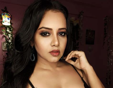 Ullu App Actress Priya Gamre Is Very Famous For Her Boldness And Beauty See Hot Photos