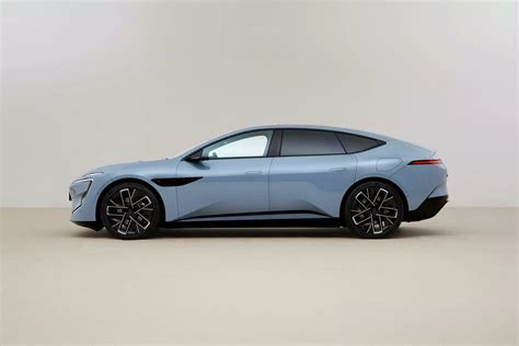 The Avatr 12 Has Been Unveiled And Its A 560 Hp Mercedes Eqe Bmw I5 Rival Autoevolution