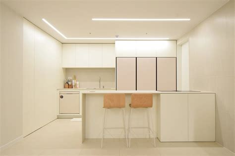 톤앤톤의 느낌으로 연출한 심플 깔끔 미니멀 스타일의 공간들로 구성한 판교 알파리움 라이프스타일 슈퍼앱 오늘의집