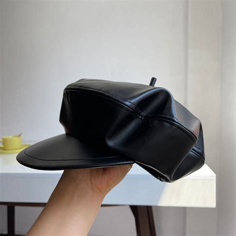 Дамска кожена шапка с козирка Franchi Bg