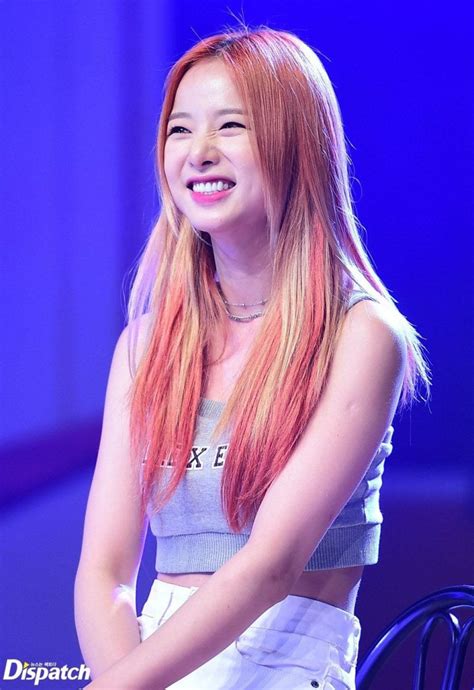 Айдолы с невероятно милыми ямочками на щеках