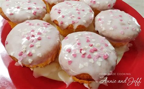 Портокалови мъфини с царевично брашно и мека захарна глазура