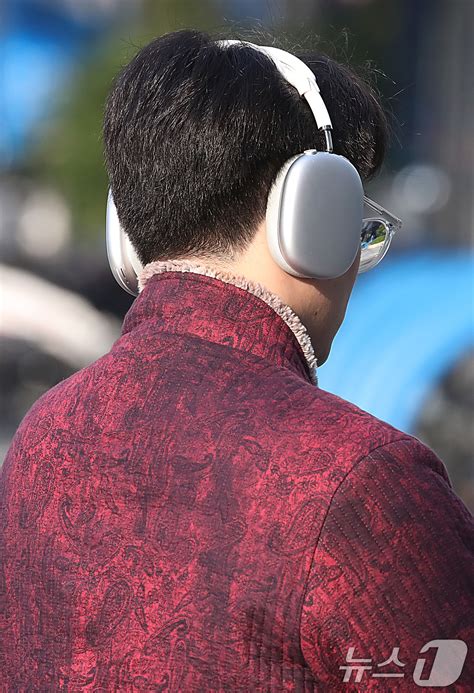 귀마개 대신 헤드폰 뉴스1