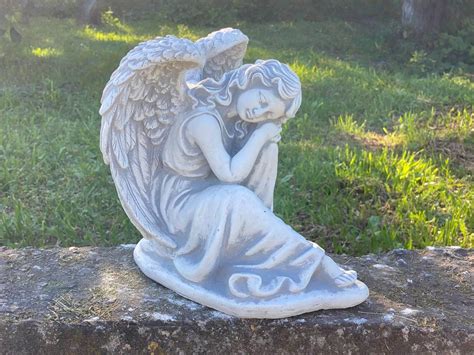 Купити Садова фігура сіра скульптура дівчинки Ангел з крилами для декору саду та подвіря
