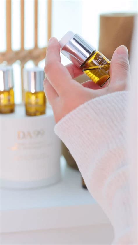 유리스초 광고 Da99cosmetic 녹는실과 비타민c의 만남 더 강력해진 안티에이징 스킨케어 Da99 녹는실