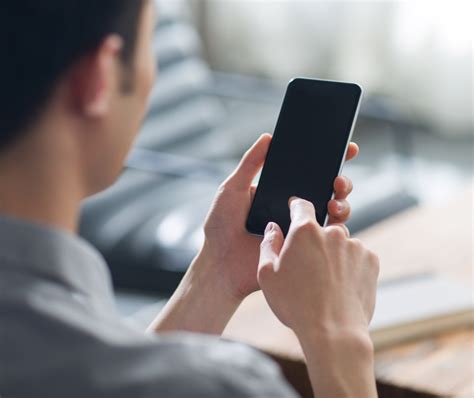 스마트폰 밤새 충전기에 꽂아둬도 괜찮을까 티타임즈