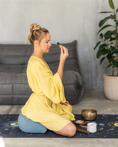 Luna Yoga® У складні часи важливо вміти зупинити потік думок і повернутись до себе Подушки