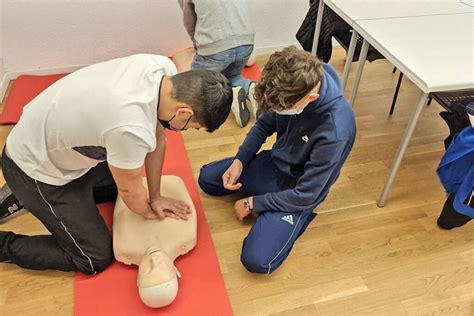 Comment Porter Secours à Une Personne